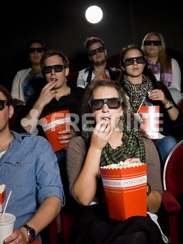 유토이미지 | Eating popcorn at the cinema