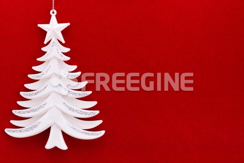 유토이미지 | Christmas tree on a background of red velvet paper