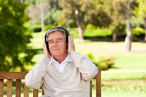 유토이미지 | Retired man listening to some music