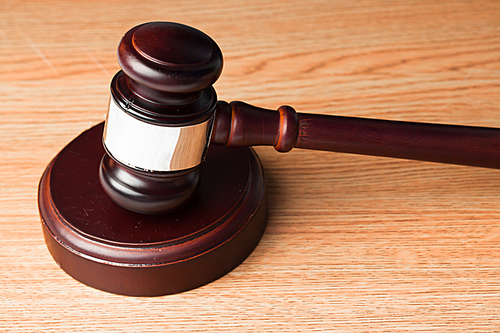 유토이미지 | 상세페이지 | 베이직샵 | 17438544 | Hammer and gavel resting on desk