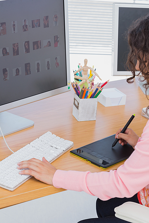 유토이미지 | Editor using graphics tablet to do work