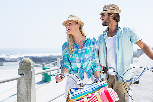 Cute couple on a bike ride | 유토이미지 | 상세페이지 | 베이직샵 | 사진 | 19328932