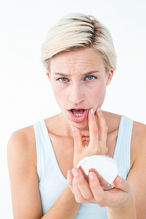 유토이미지 | Shocking woman with mirror