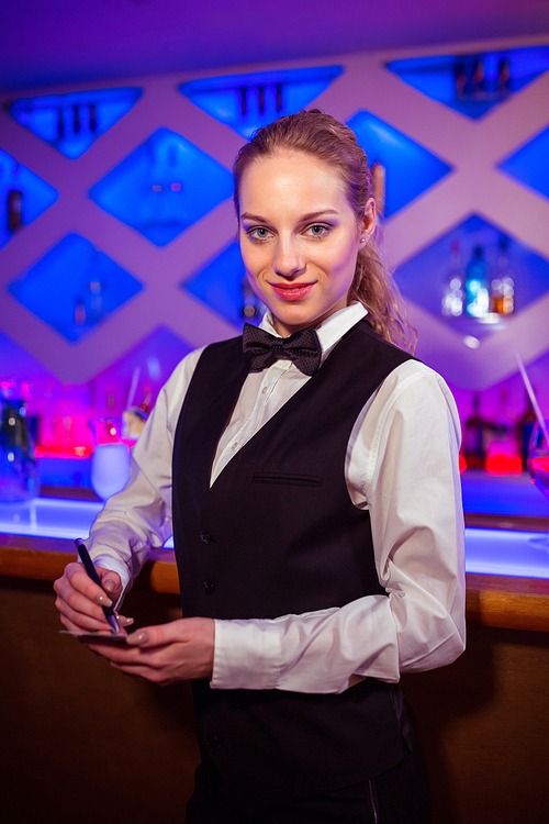 유토이미지 | Portrait of confident young barmaid at counter