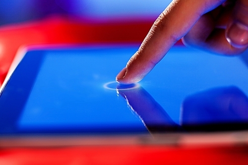 Finger touching screen | 유토이미지 | 상세페이지 | 베이직샵 | 사진 | 19631182