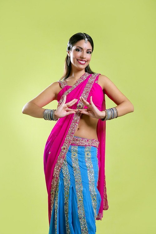 유토이미지 | Brunette indian dancer princess Bollywood style|colorful sari