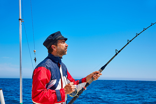 유토이미지 | Beard sailor man fishing rod trolling in saltwater in a boat ...