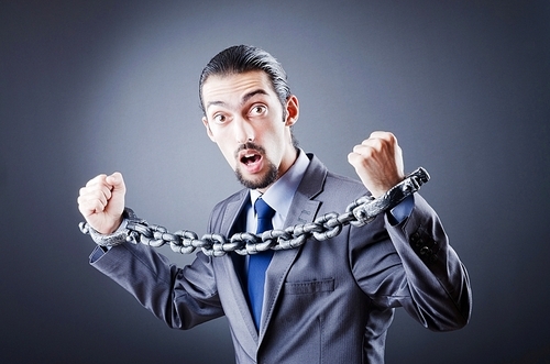 Man in chains | 유토이미지 | 상세페이지 | 베이직샵 | 사진 | 19709428