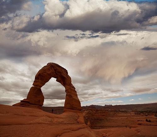 유토이미지 | Delicate Arch in rain