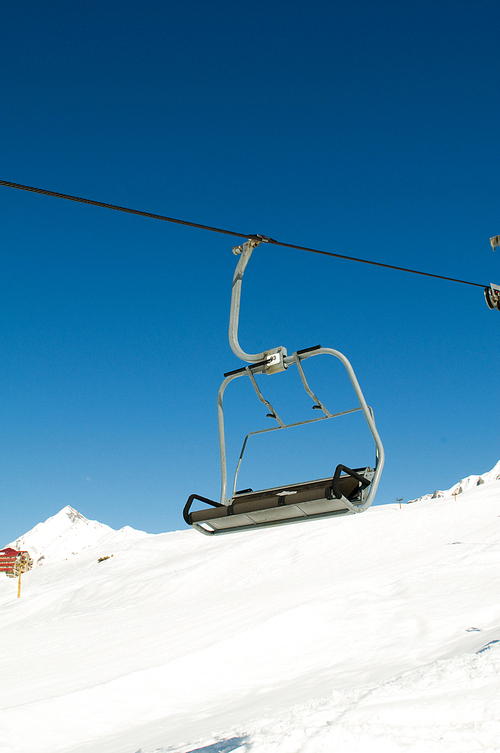유토이미지 | Ski lift chairs on bright winter day