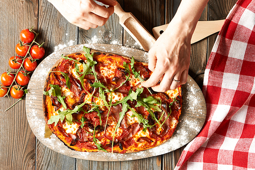 Home made pizza on wooden rustic table | 유토이미지 | 상세페이지 | 베이직샵 | 20264447