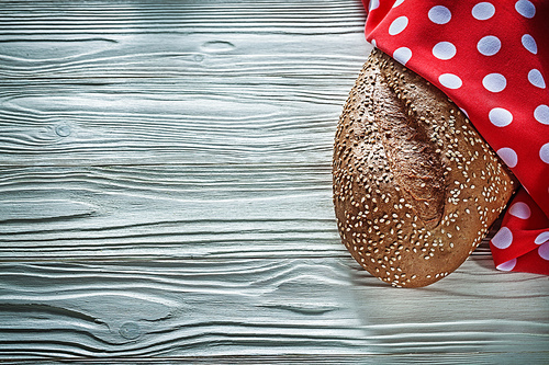 유토이미지 | Loaf of bread polka-dot napkin on vintage wooden board.