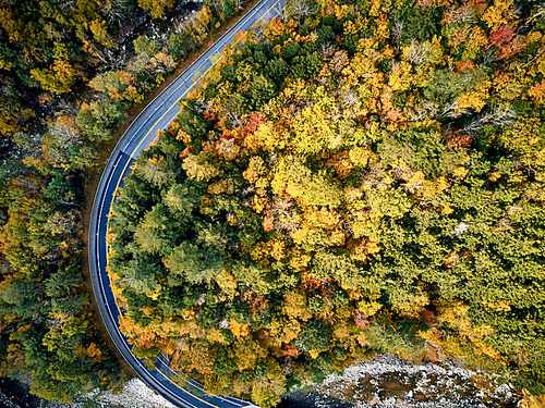 유토이미지 | Scenic Mohawk Trail winding highway at autumn, Massachusetts ...