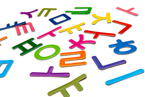 속 화려한 색상의 한글 글자, 자음과 모음 | 유토이미지 | 상세페이지 | 베이직샵 | 사진 | 20102280