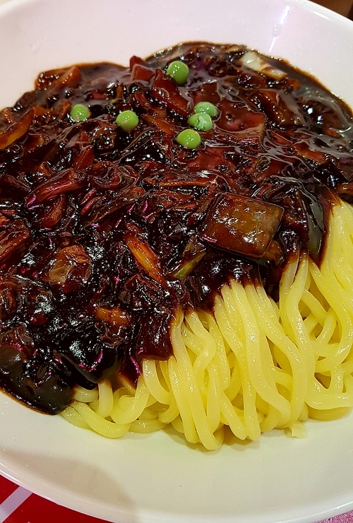 윤기나는 짜장면 | 유토이미지 | 상세페이지 | 베이직샵 | 사진 | 20311783