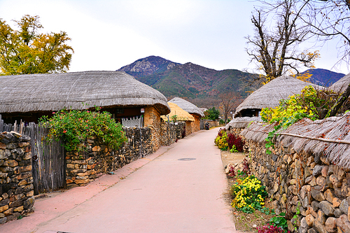 유토이미지 우리의 옛 생활상과 마을주택의 구조들을 잘 보존하고 있는 우리나라 대표적인 민속마을중에 제일 규모가 큰 낙안