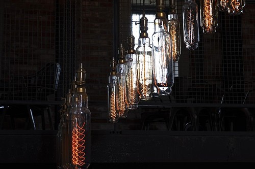 유토이미지 | 아름답고 독특한 옥수수 모양의 조명 등 인테리어