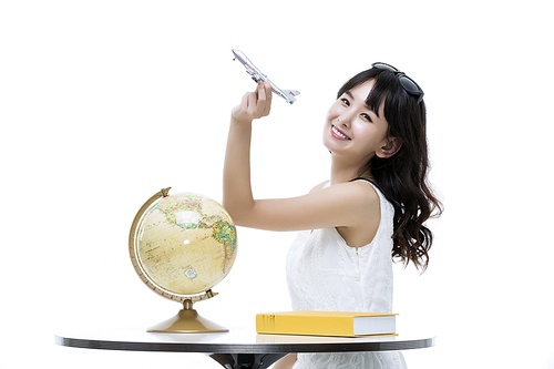 유토이미지 | 젊은 여성의 즐거운 여행 120