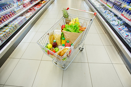 Consumer cart on the floor of hypermarket | 유토이미지 | 상세페이지 | 베이직샵 | 사진 ...