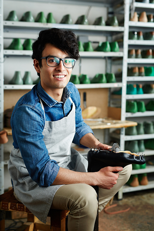 유토이미지 | Contemporary cobbler making leather footwear in his workshop