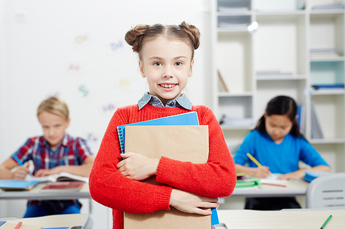 유토이미지 | Pretty schoolgirl with books with two classmates writing test ...