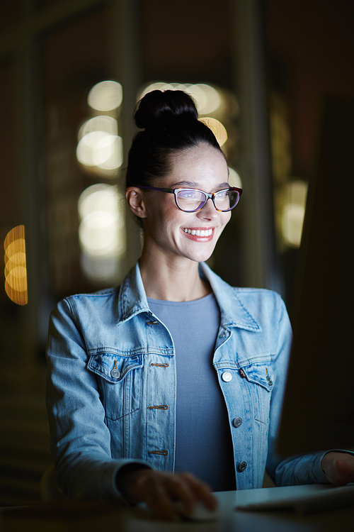 유토이미지 | Happy girl in denim jacket siting in dark room and watching ...