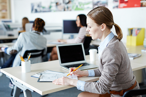 유토이미지 | Busy open plan office: pretty middle-aged interior designer ...