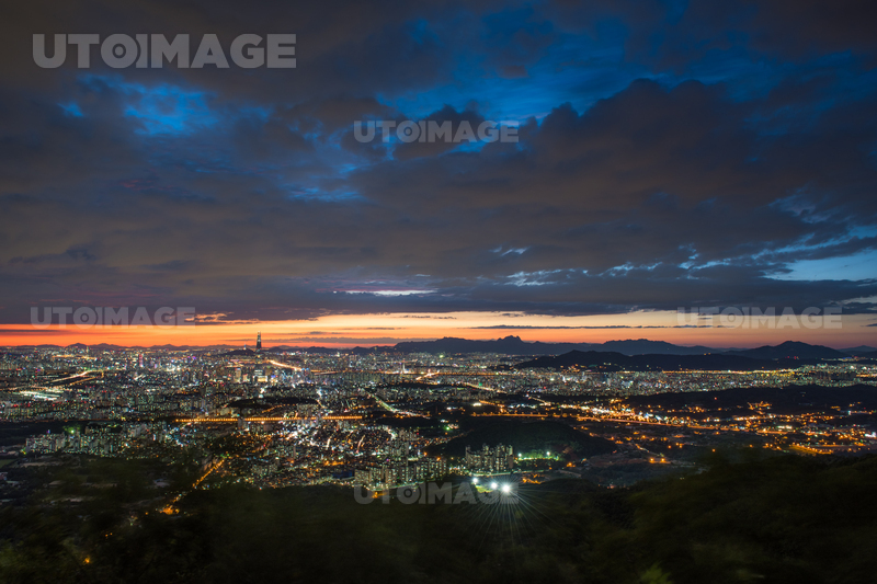 유토이미지 | 상세페이지 | 베이직샵 | 20706390 | 남한산성에서 바라본 서울의 황홀한 야경