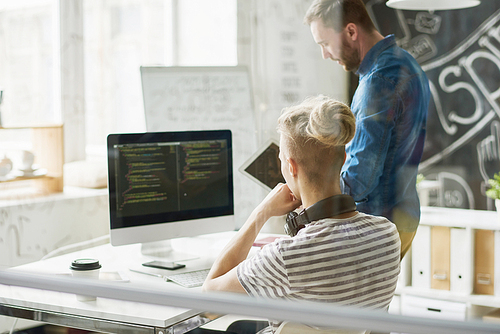 유토이미지 | Back view portrait of two contemporary young men in casual wear ...