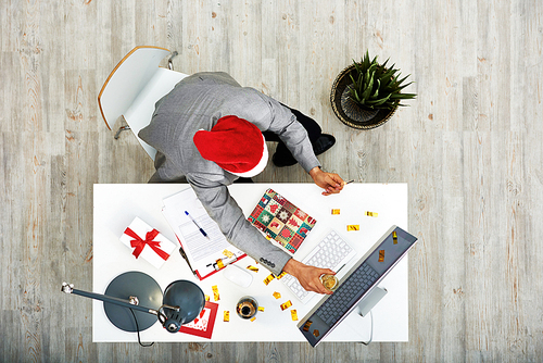 Celebrating Christmas Eve in modern office: unrecognizable manager ...