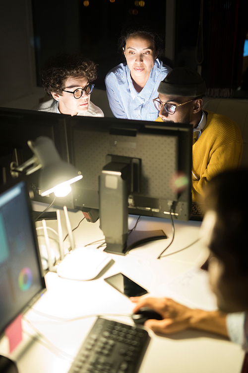 유토이미지 | High angle portrait of three people using computer while ...