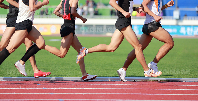 유토이미지 | 달리기를 하는 육상 선수들