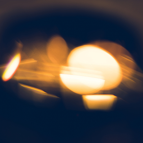 유토이미지 | blurred abstract golden fugures on black background