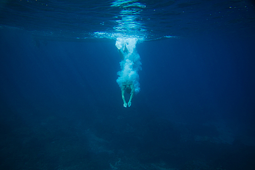유토이미지 | partial view of man diving into ocean