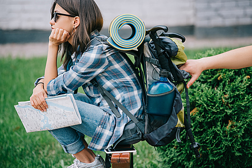 유토이미지 | side view of girl traveler holding map and looking away while ...