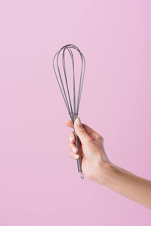 유토이미지 | cropped shot of woman holding whisk isolated on pink