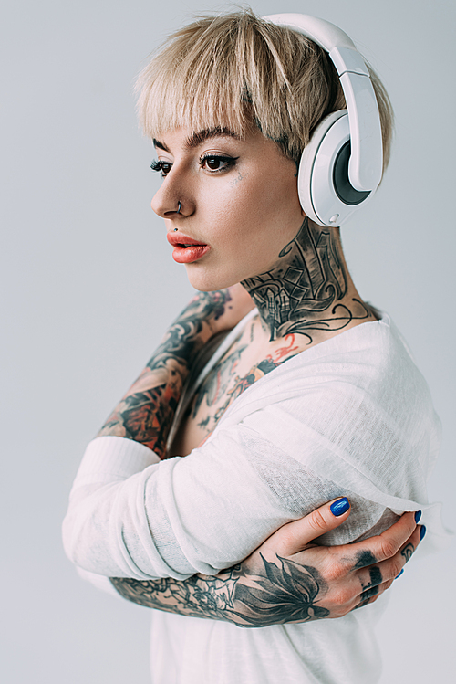 유토이미지 | attractive woman with tattoos listening music in headphones ...