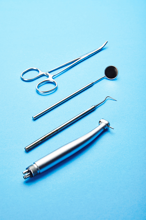 유토이미지 | close up view of sterile stainless dental instruments on blue ...