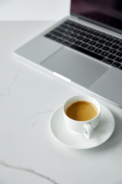 유토이미지 | selective focus of coffee cup wit latte and laptop with black ...