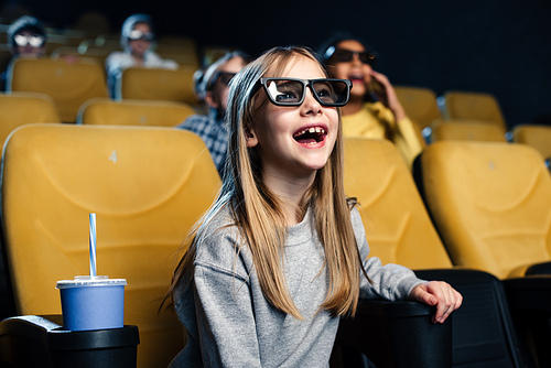 유토이미지 | happy excited child in 3d glasses watching movie in cinema