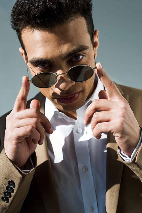 유토이미지 | stylish mixed race man in suit and sunglasses isolated on grey
