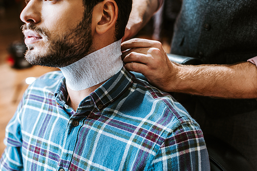 cropped view of barber fixing collar around neck of bearded man | 유토이미지 ...