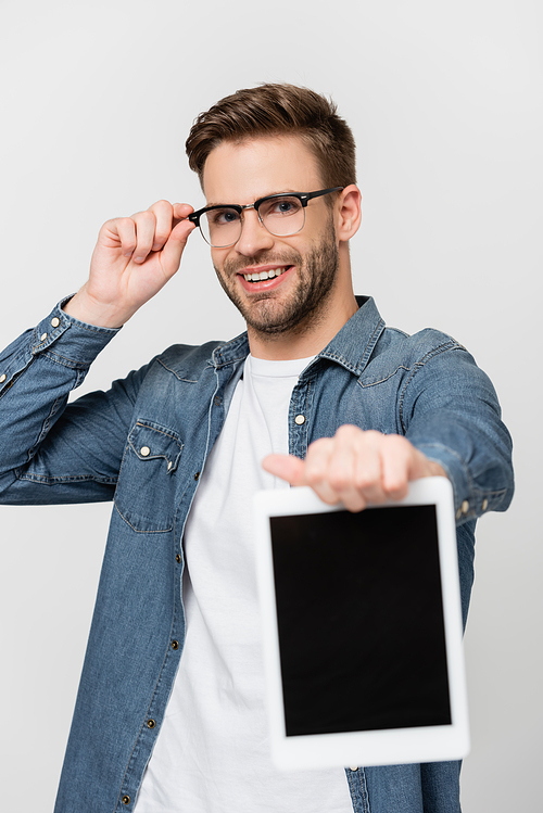 유토이미지 Smiling Man In Eyeglasses Showing Digital Tablet With Blank