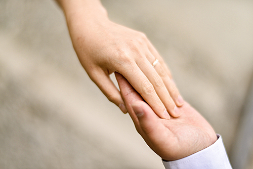 마주 잡은 손 | 유토이미지 | 상세페이지 | 베이직샵 | 사진 | 21172707