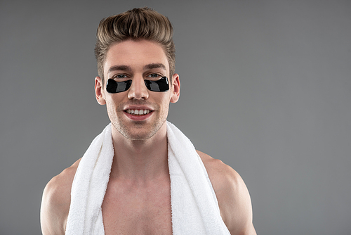 유토이미지 Close Up Portrait Of Handsome Unshaven Guy With Masks Under His